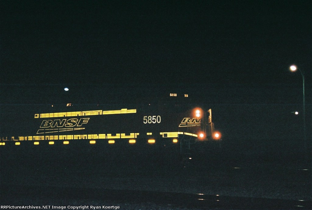 BNSF 5850